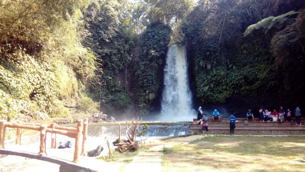 Nikmati Keindahan Curug Bangkong Kuningan - Sering Jalan