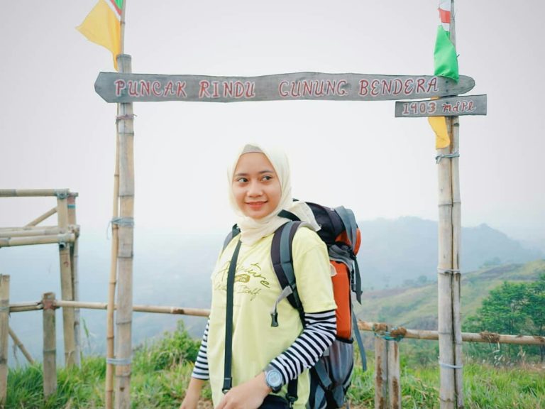 Pemandangan Di Puncak Rindu Gunung Bendera Padalarang Bandung - Sering ...