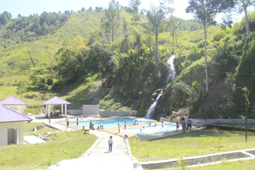 Pesona Air Terjun Bukit Gibeon di Kabupaten Tobasa - Sering Jalan