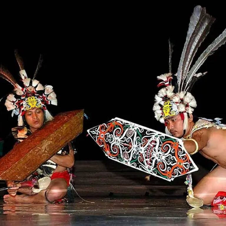 Sejarah dan Keunikan Tari Monong dari Suku Dayak - Sering Jalan
