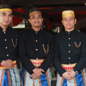 6 Baju Adat Khas Bugis Yang Terkenal - Sering Jalan