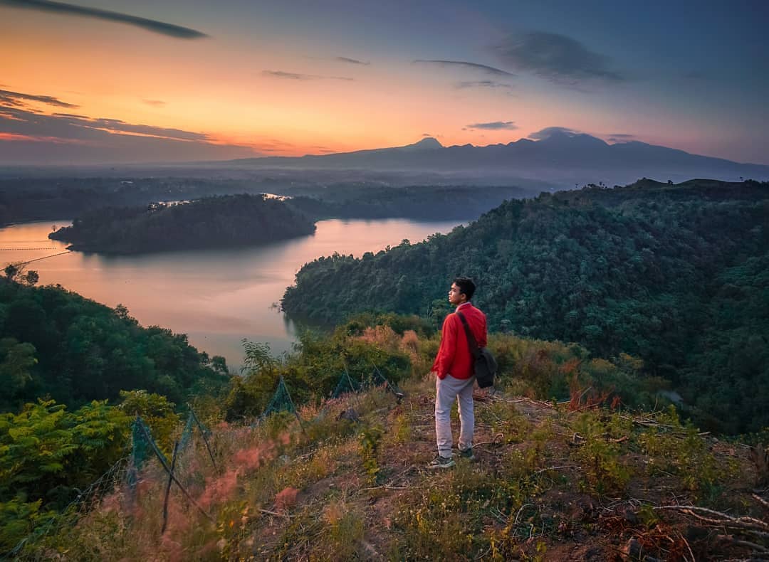Rute Dan Harga Tiket Bukit Puser Angin, Raja Ampatnya Kudus - Sering Jalan