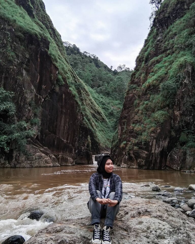 Lokasi Leuwi Tonjong Cihurip Garut dan Harga Tiketnya - Sering Jalan