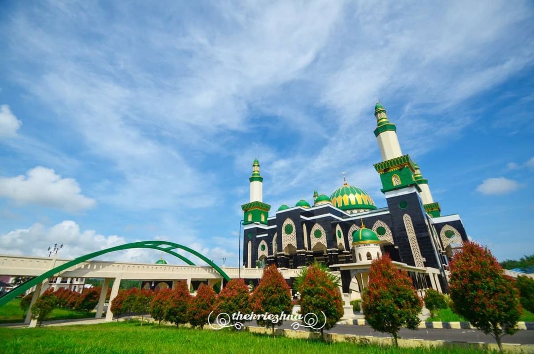 Masjid Agung Sultan Abdullah, Masjid Agung Lebong Bengkulu Yang Megah ...