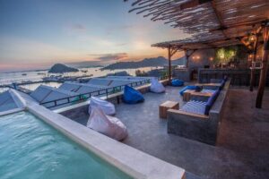 10 Cafe di Labuan Bajo Dengan View Sunset Terindah - Sering Jalan